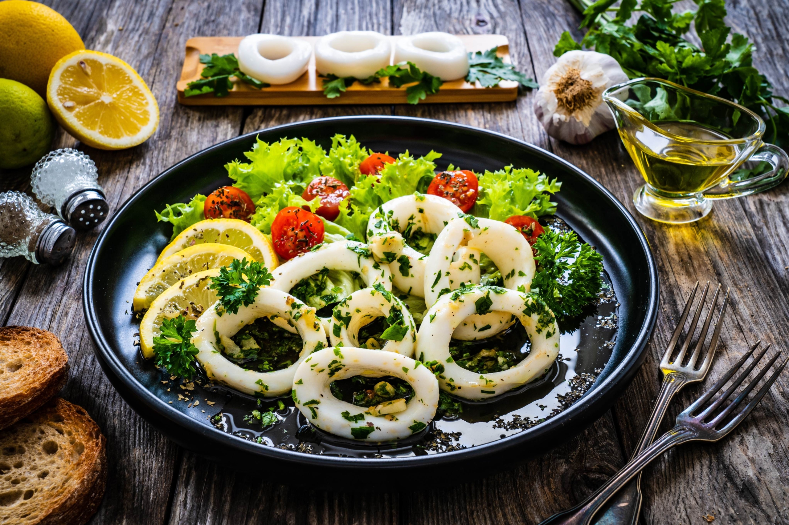 Кальмар в соевом соусе с чесноком на сковороде - Mbfood.ru